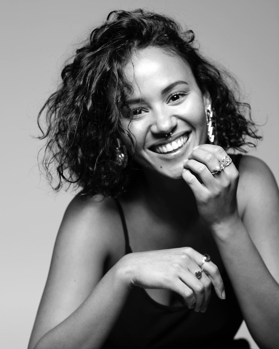 Mayra Andrade, das águas de Cabo Verde para os mares do mundo | by ...