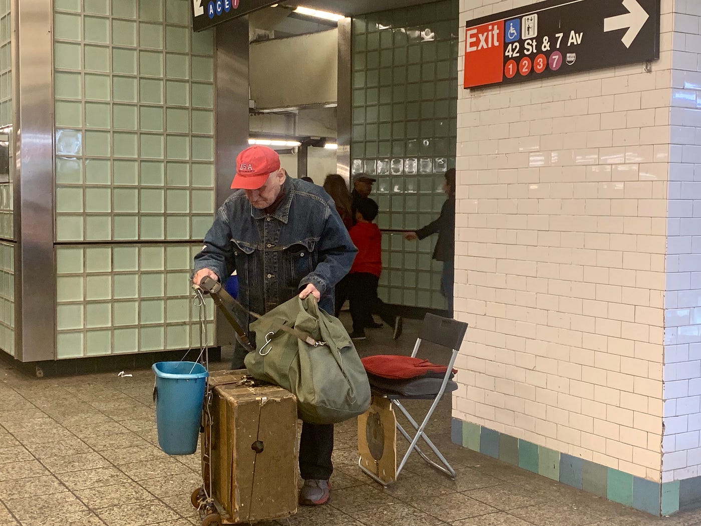 NYC Homeless Crisis: New Yorkers Stay in The Streets & Out of Shelters ...