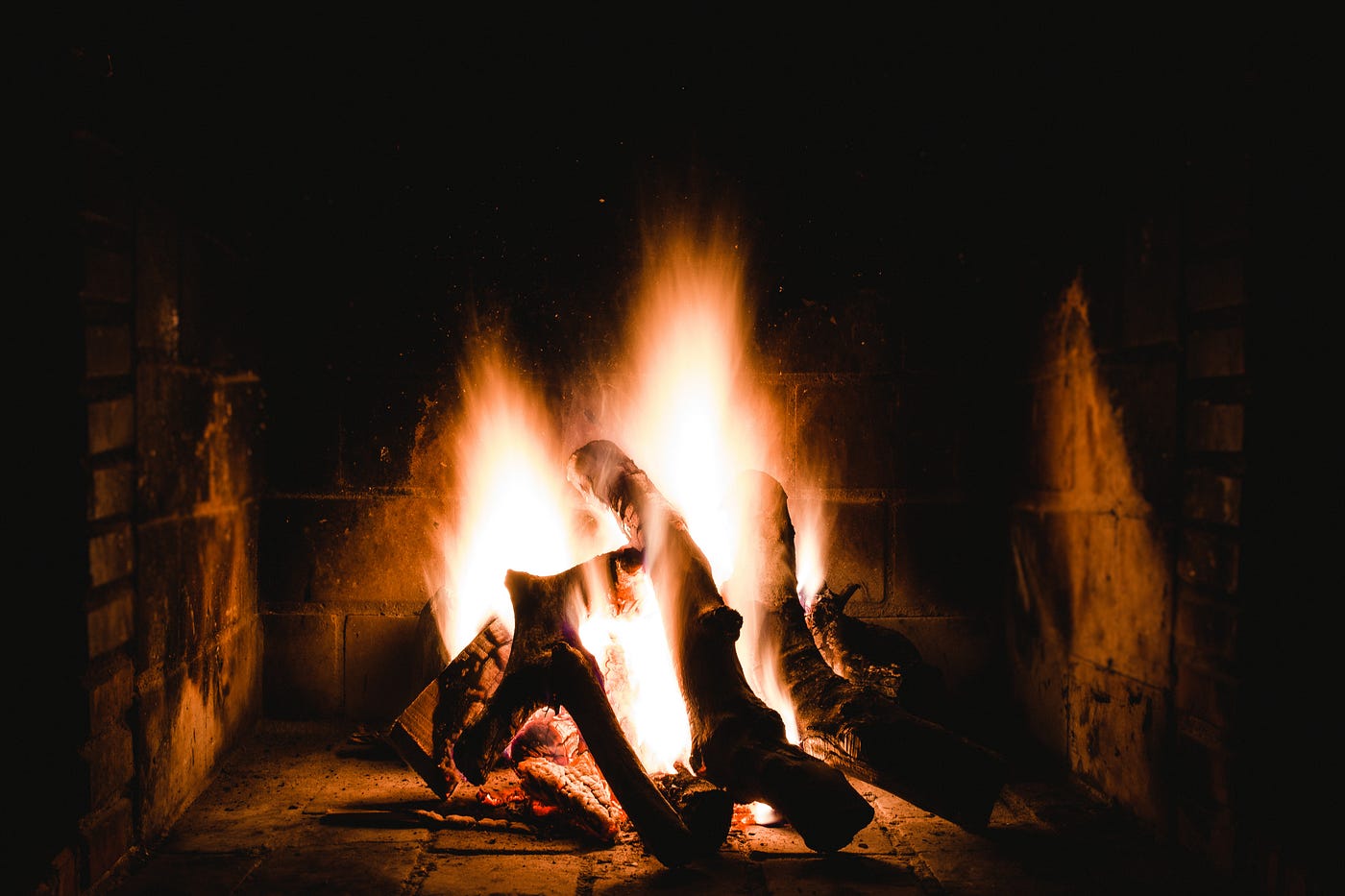 The Definitive List Of Yule Log Fireplace Videos To Binge-Watch This ...