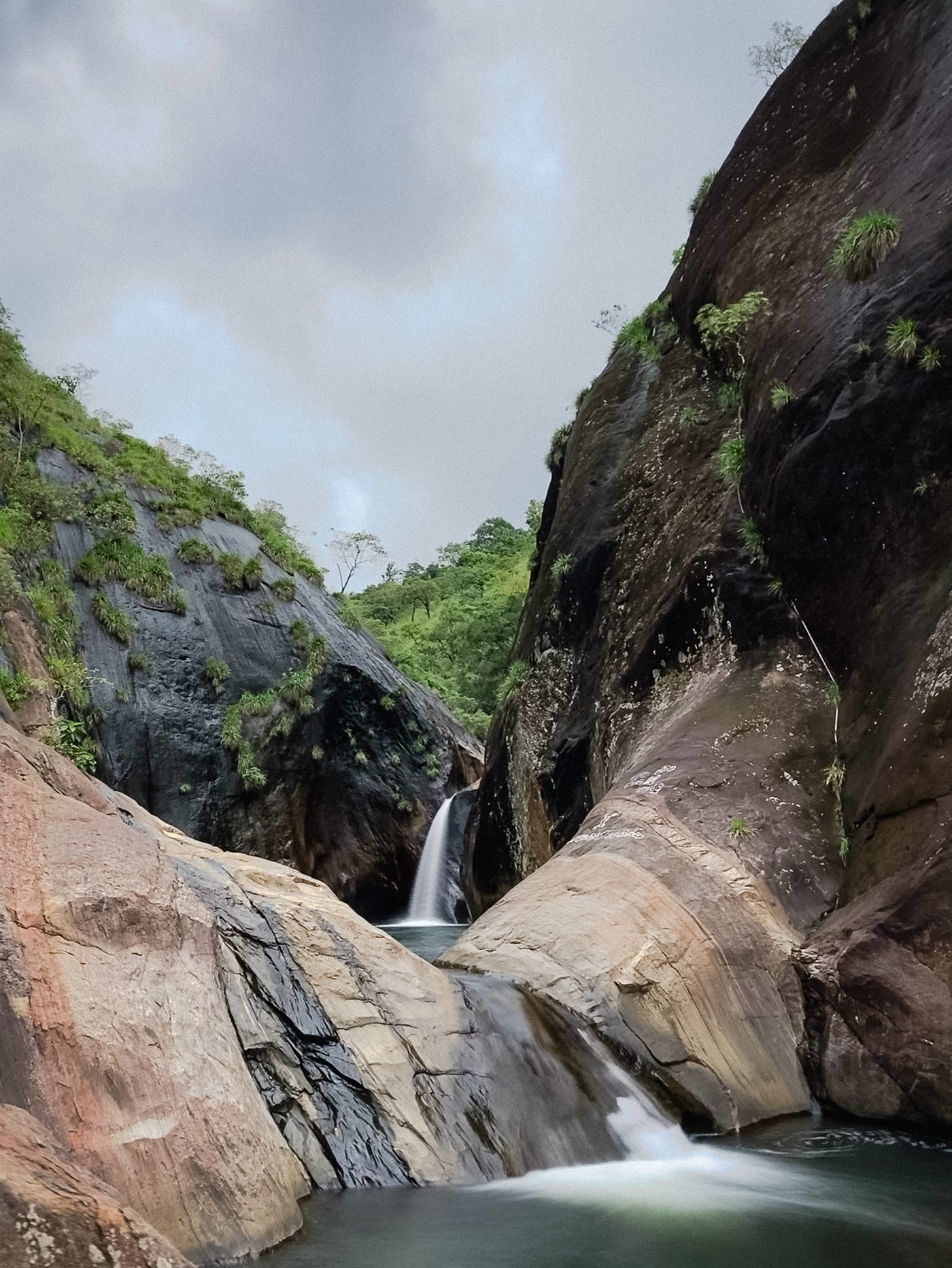 Treks to see Bamabarakanda, Diyaluma, Pahanthudawa waterfalls | By ...