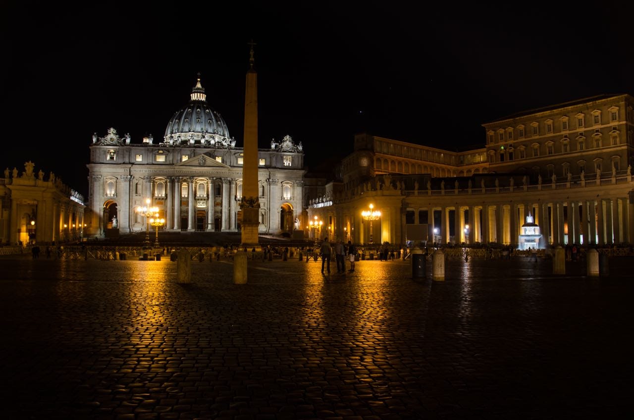 Midnight In Roma. The charms of a night city | by Misael Rincón | Medium
