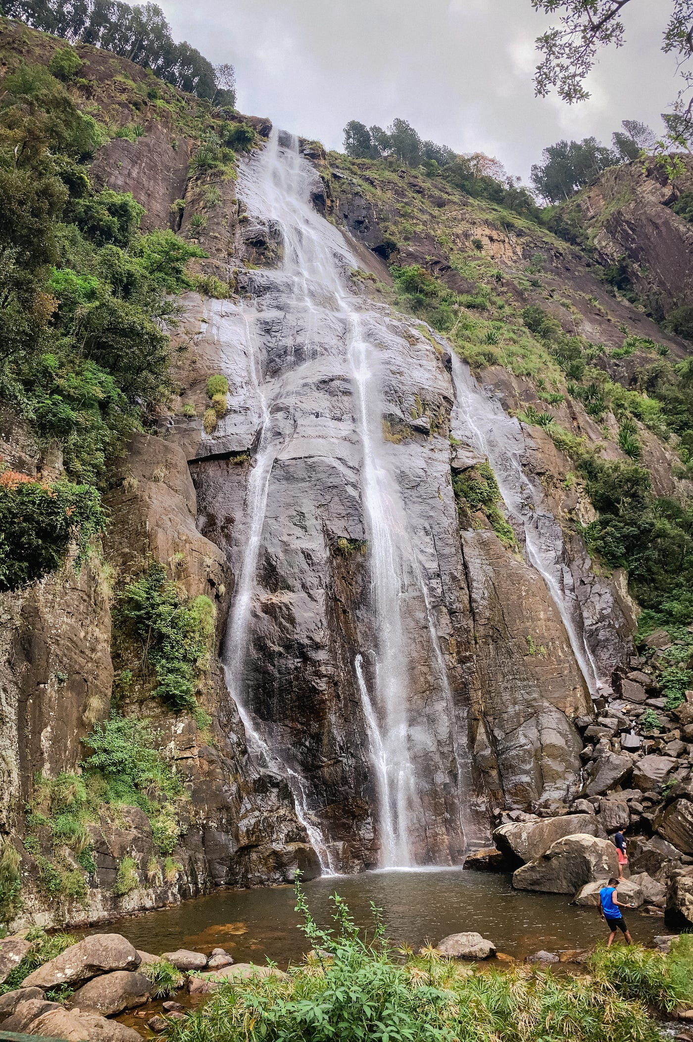 Treks to see Bamabarakanda, Diyaluma, Pahanthudawa waterfalls | By ...