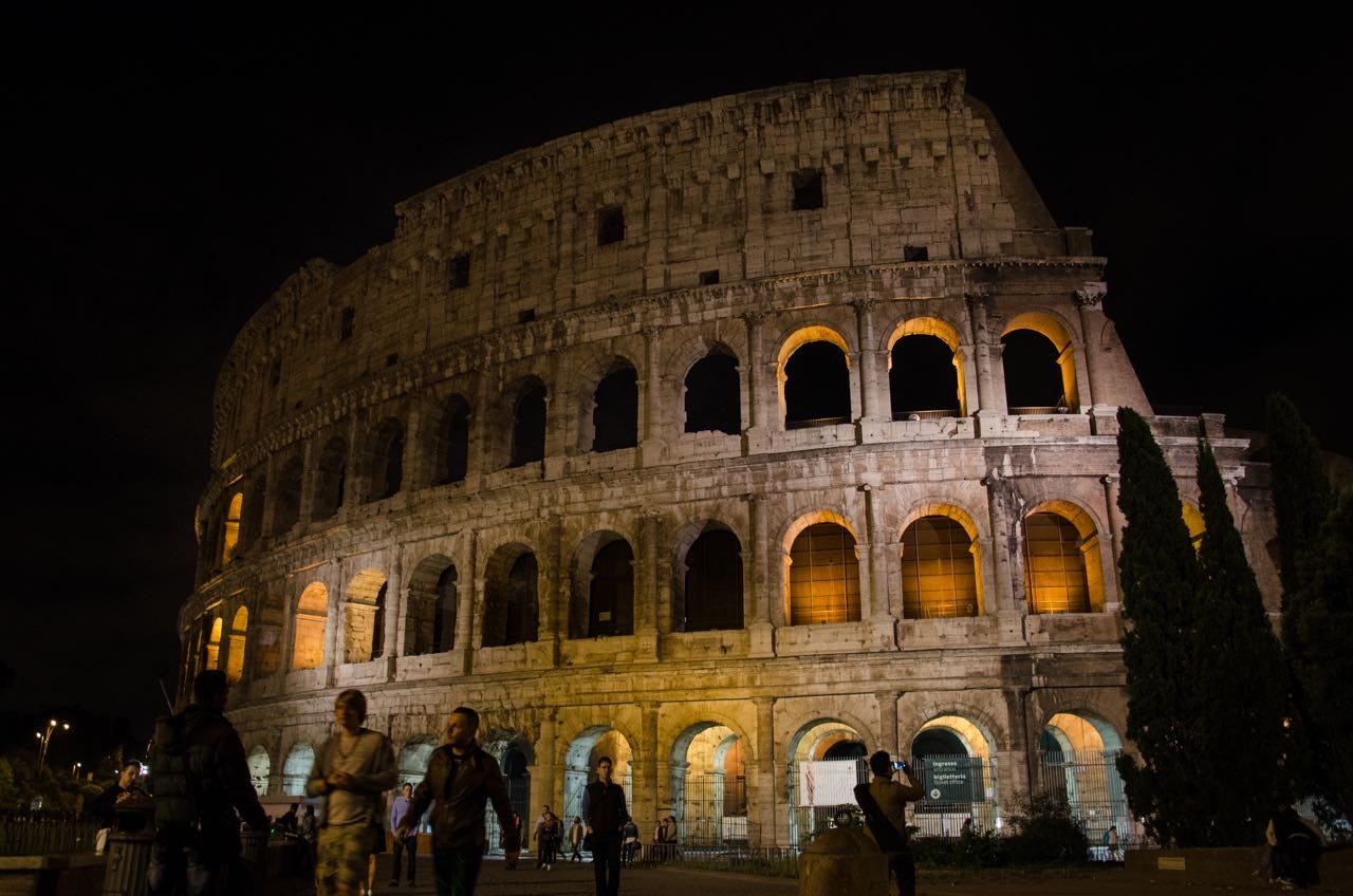 Midnight In Roma. The charms of a night city | by Misael Rincón | Medium