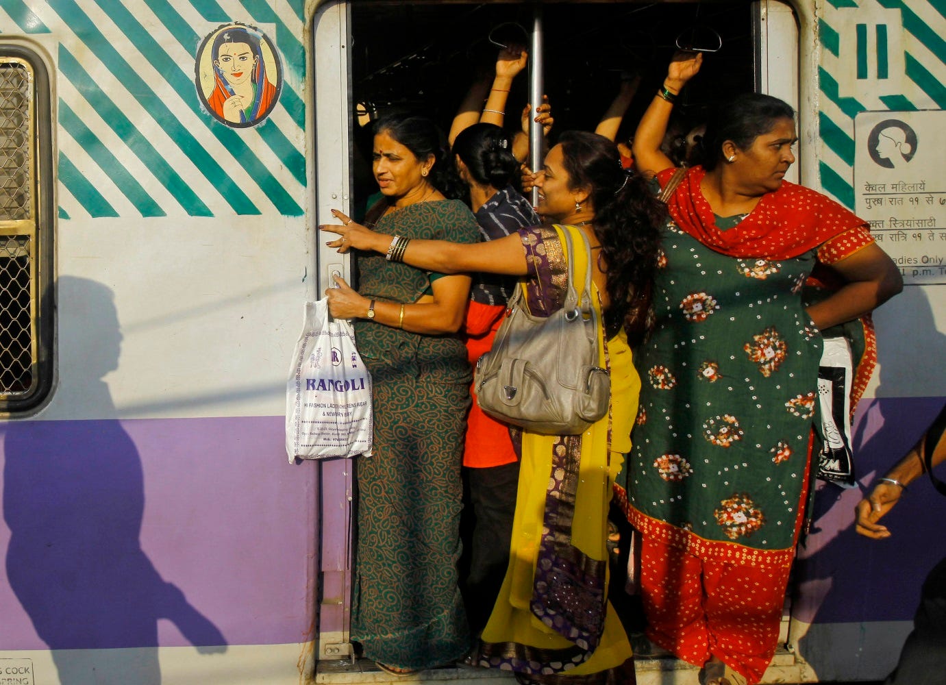 MUMBAI LOCAL. LADIES COMPARTMENT | by Kruti Kamdar | Medium