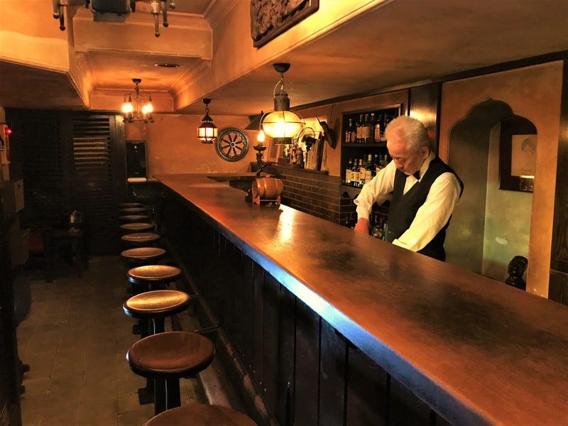 【XOVR | LifeStyle】Bar Lupin — 讓現實與二次元都致敬的傳奇酒吧 - XOVR 跨界塗鴉 - Medium