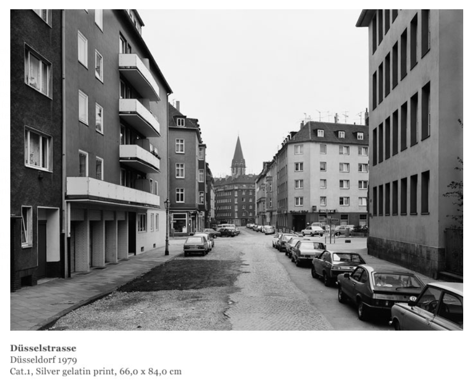 Thomas Struth. Thomas Struth had down a lot of photos… | by 杜家豪 | Medium