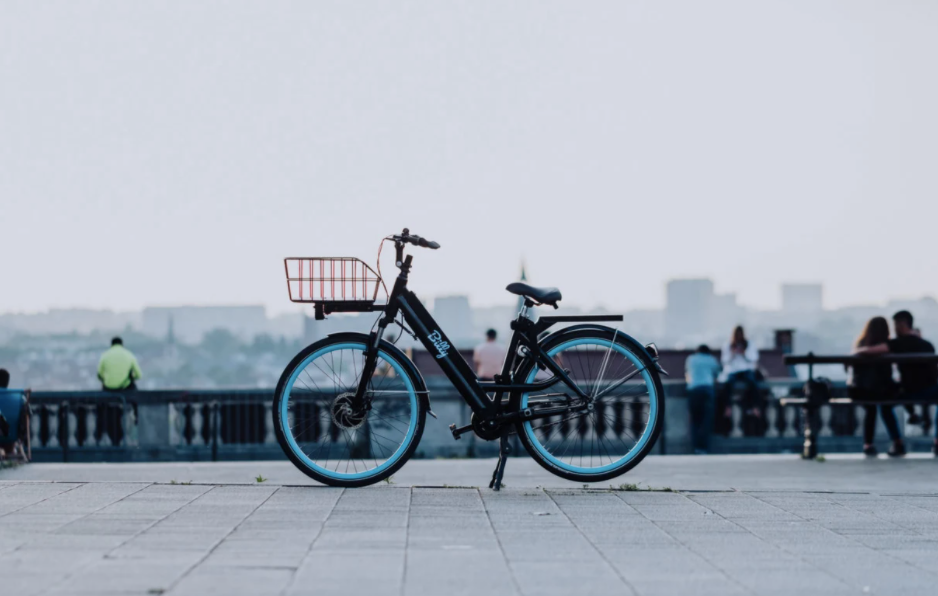 E-mopeds vs. E-bikes: everything you need to know when launching a ...