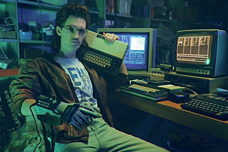 everyone@company:~# echo “bad janitor“ > /dev/null | by Walter ...
