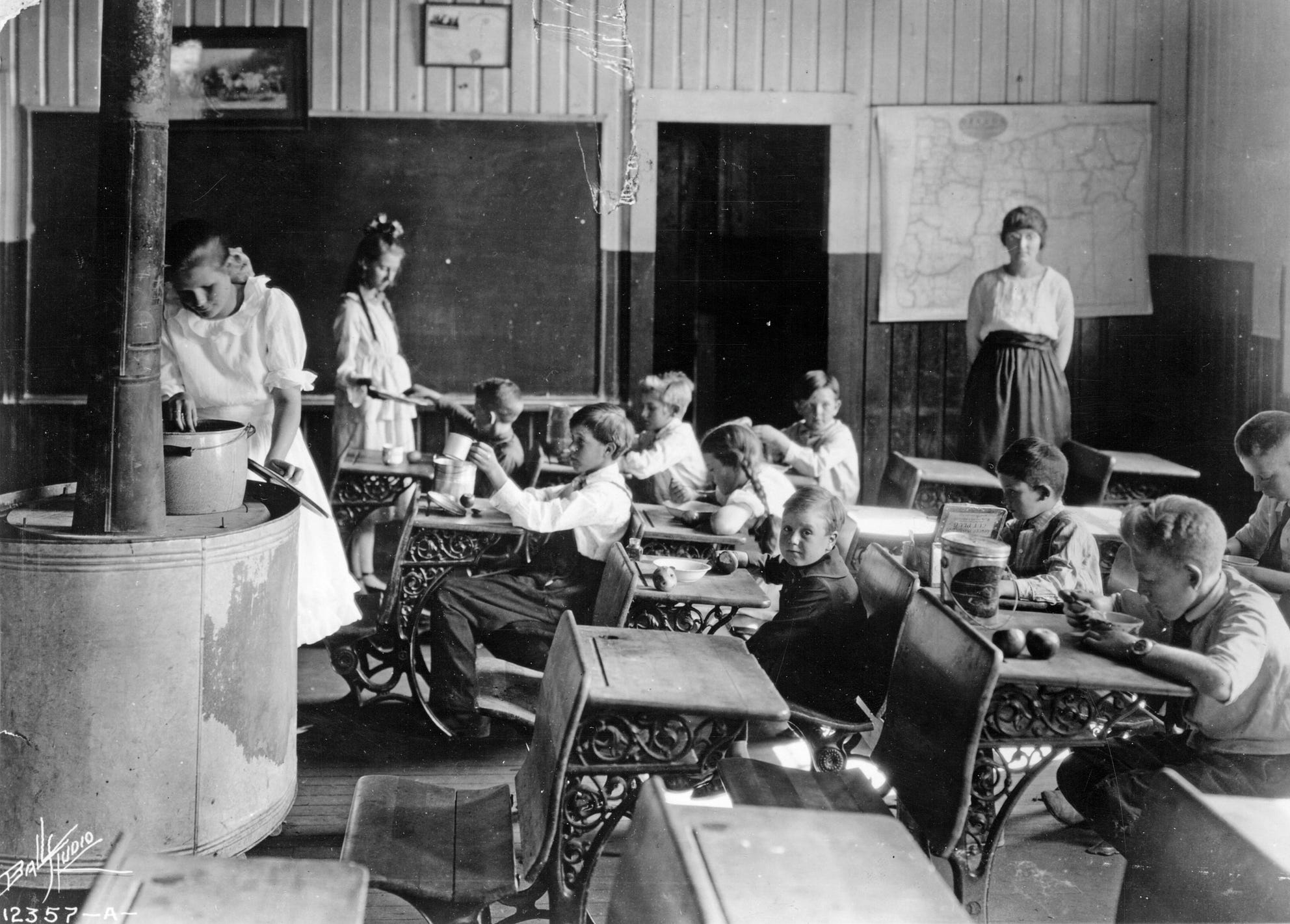 A History Of School Lunch In Pictures - BRIGHT Magazine