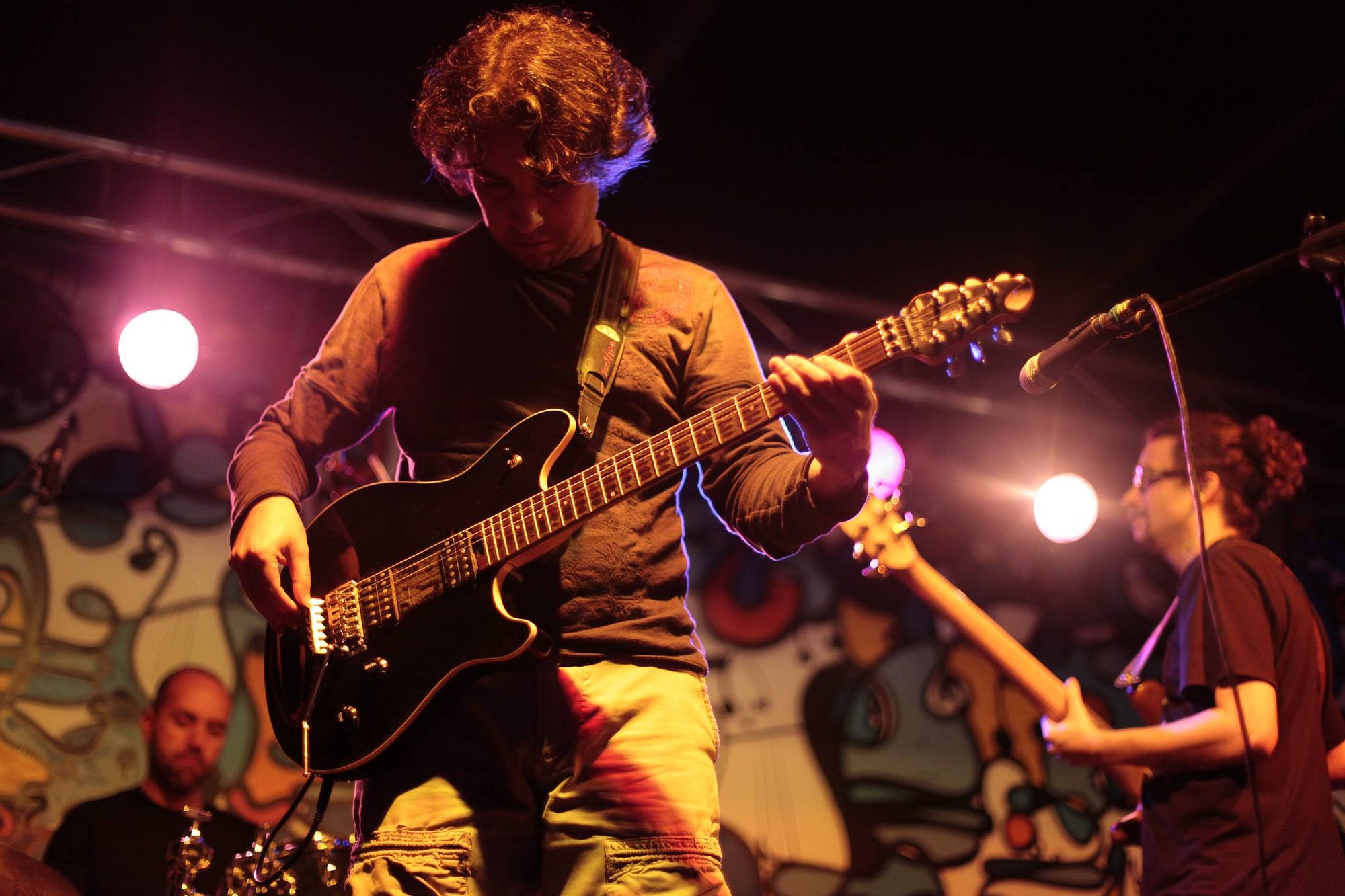 The trait and fate of the guitarist | by Hugo Salvado | Medium