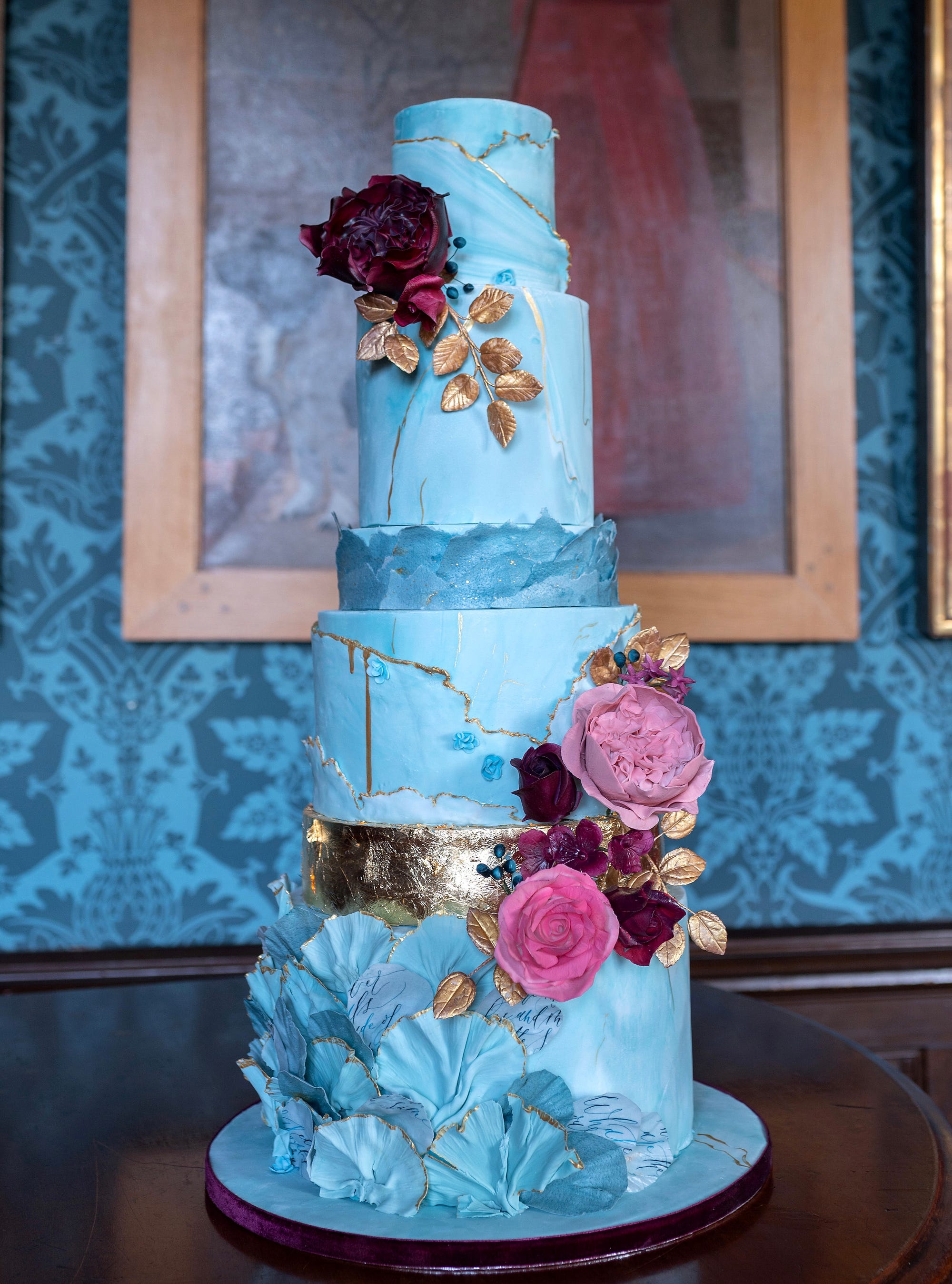 Current and Upcoming Wedding Cake Trends | by Erinhemms | Medium