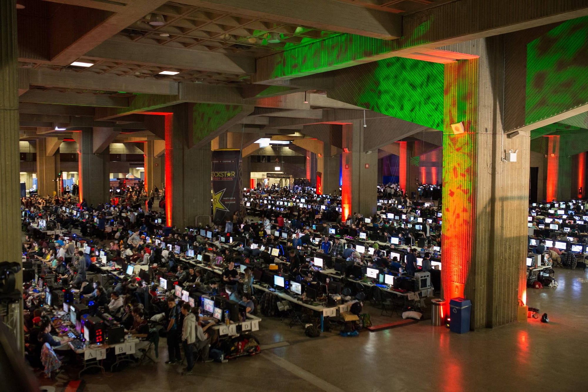Les coulisses d’un événement esport | by L’esport à Montréal | L’esport ...