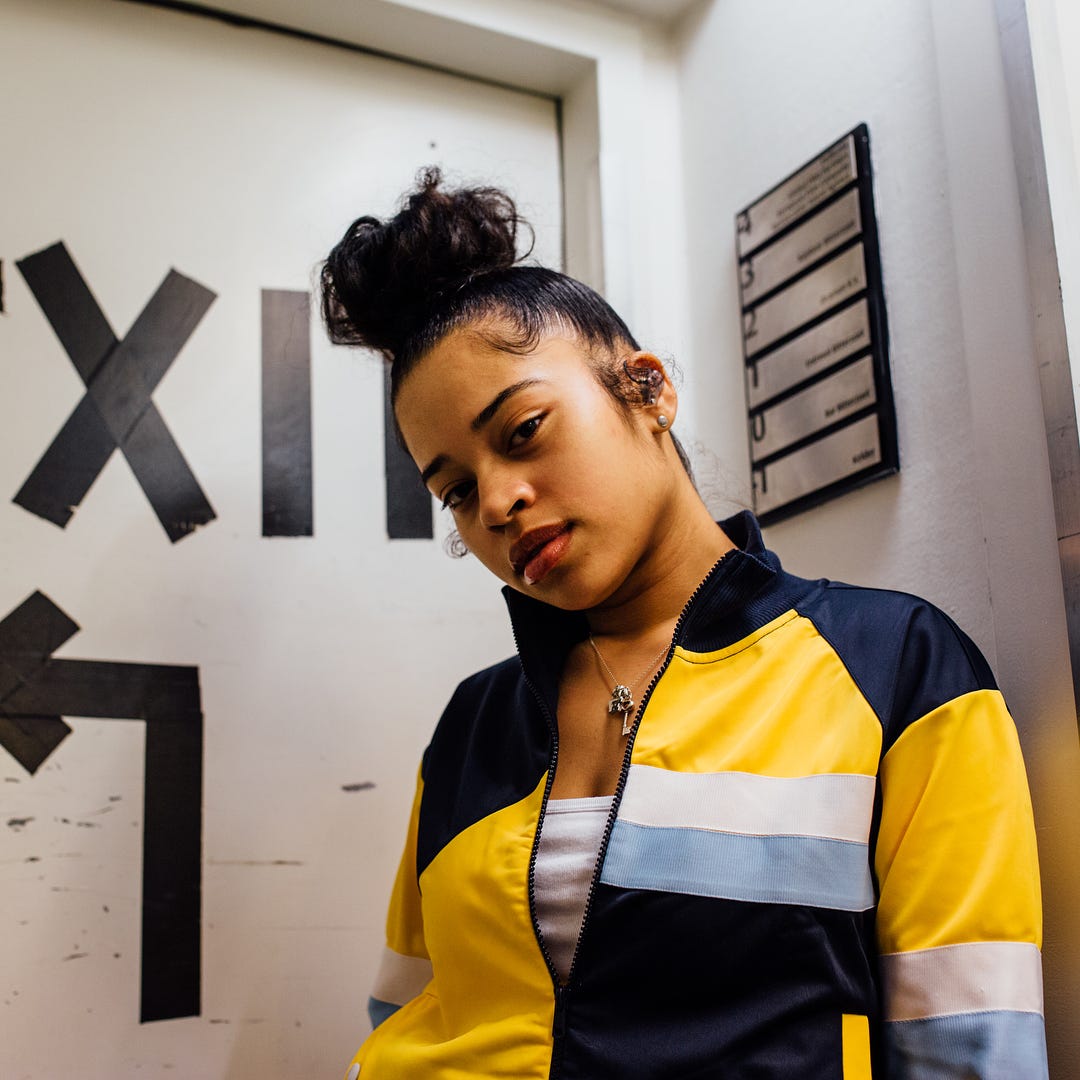 Ella Mai está na faixa inédita do Chris Brown. | by Priscilla Roque ...