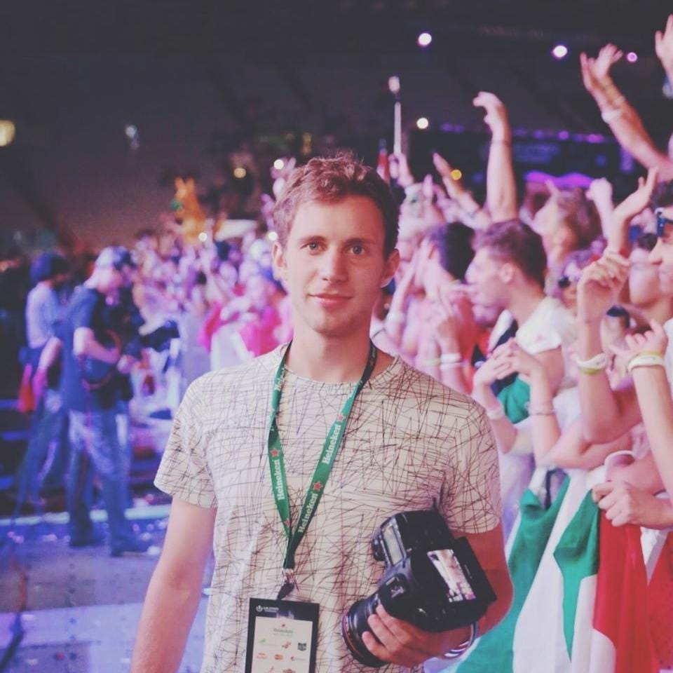 Lewis Phillips – Medium
