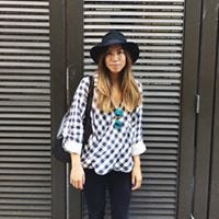 People following Vi Huynh