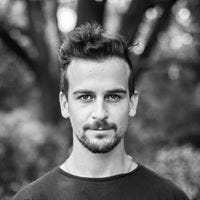 Adi Snir – Medium