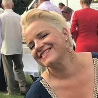 Liz Neilson – Medium
