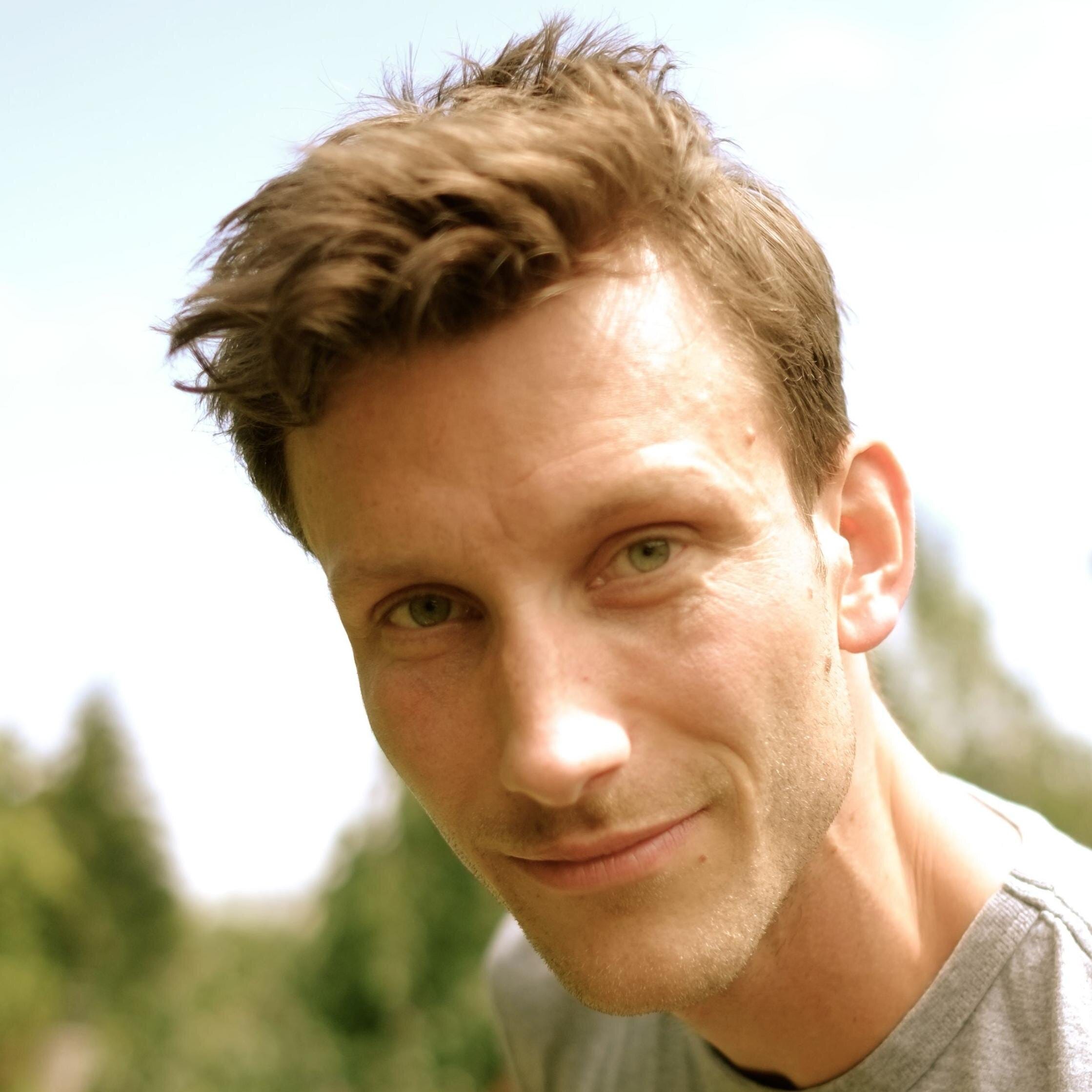 Alexander Schroll – Medium