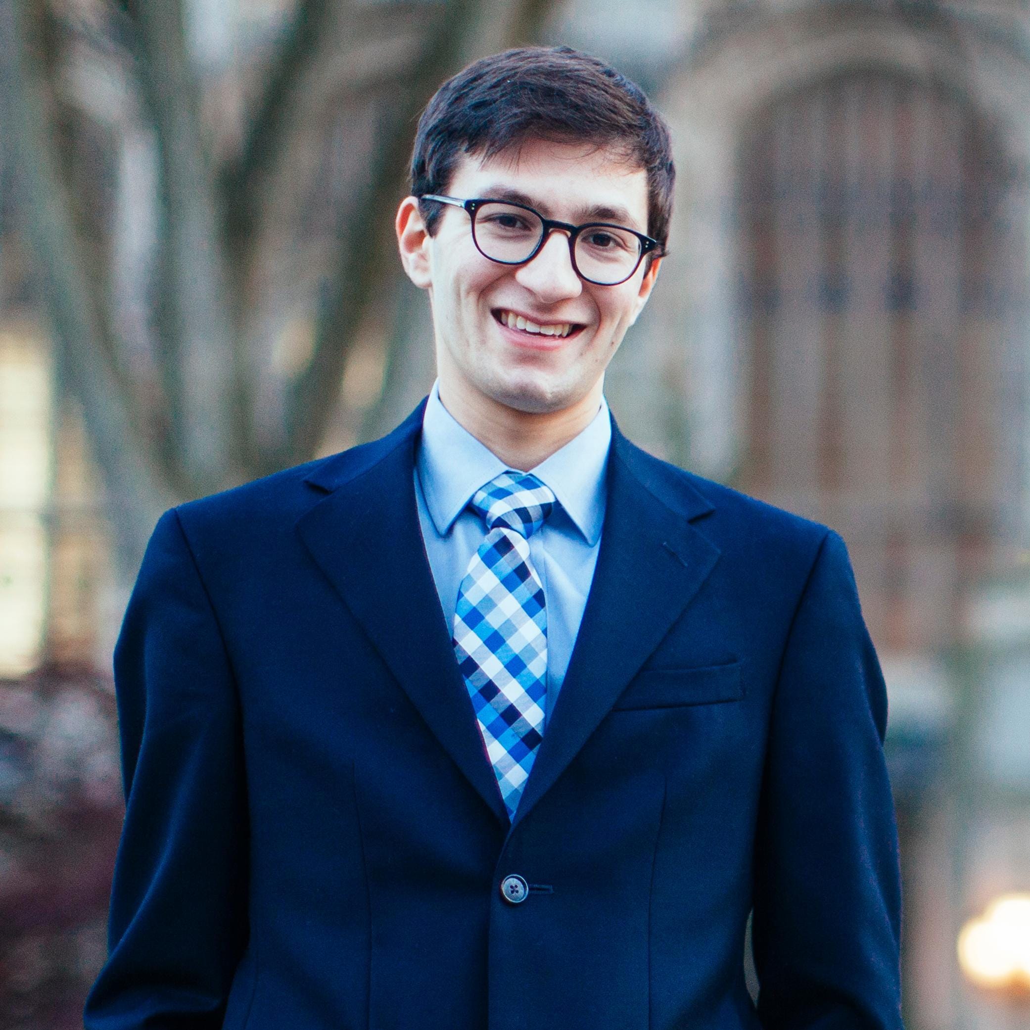 Sam Gringlas – Medium