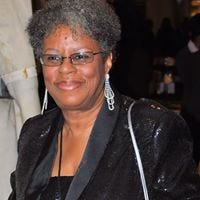 Joan Washington – Medium