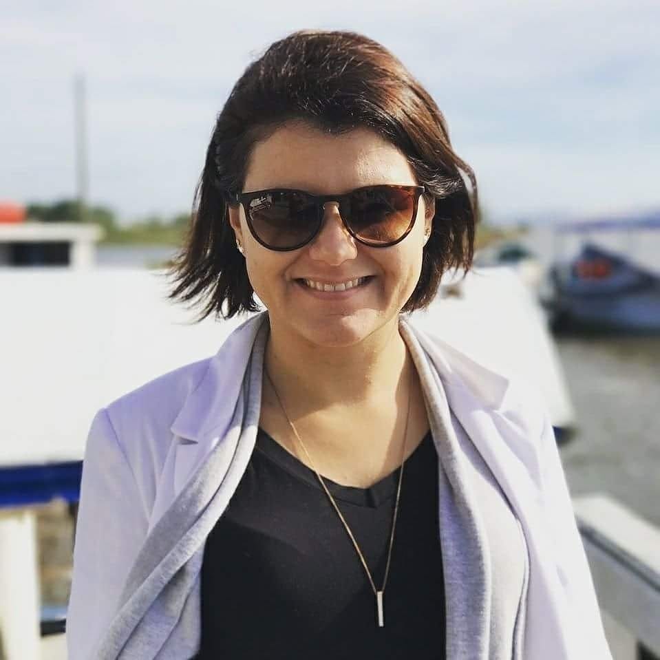 Maria Elena Medeiros Marcos – Medium