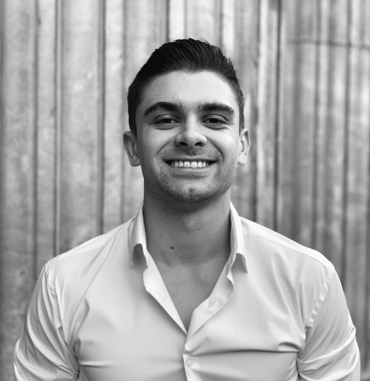Jakub Warmuz – Medium