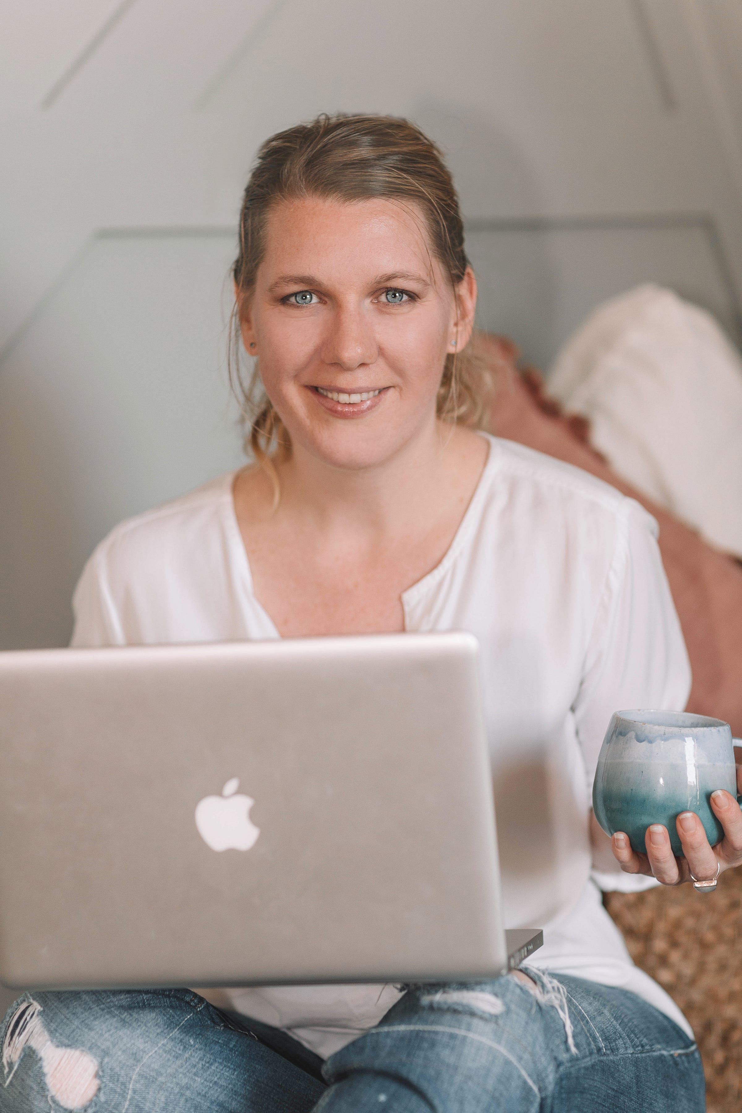 Laura Olsen – Medium