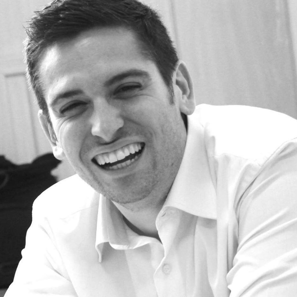 Carlos Llorente – Medium