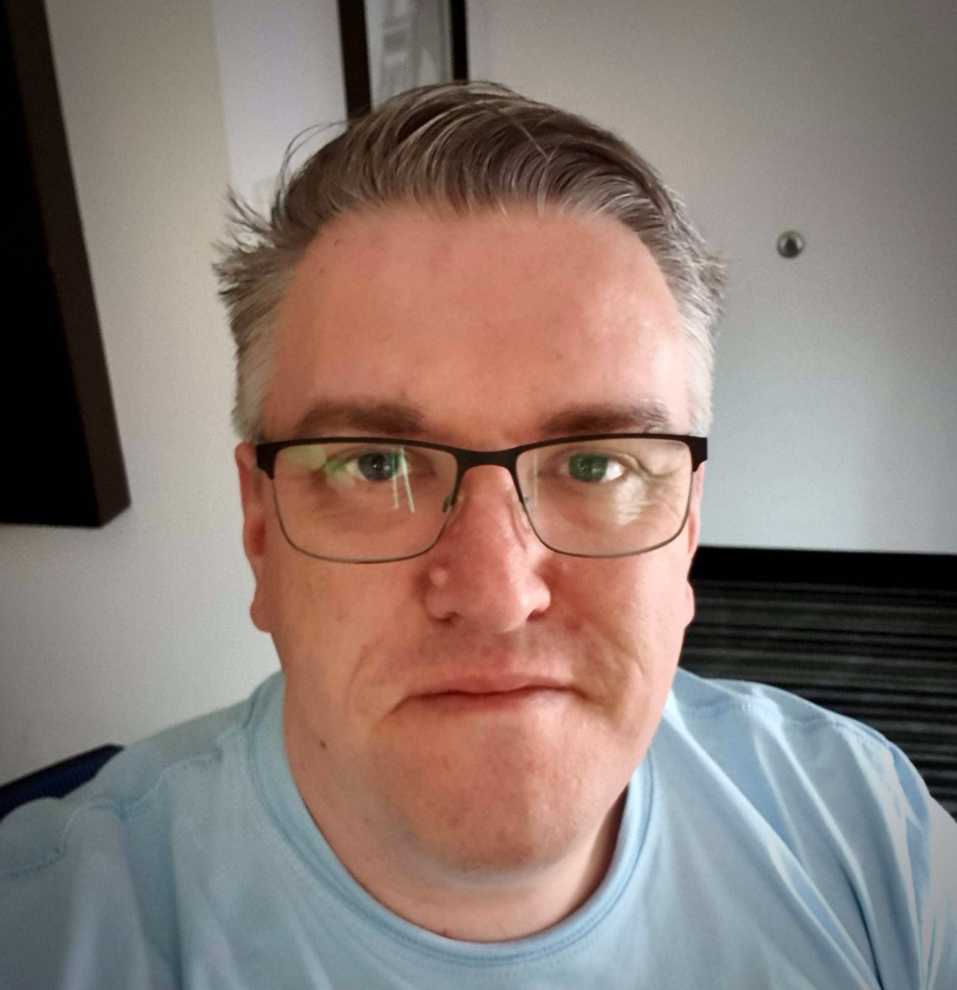 Alan Hamilton – Medium