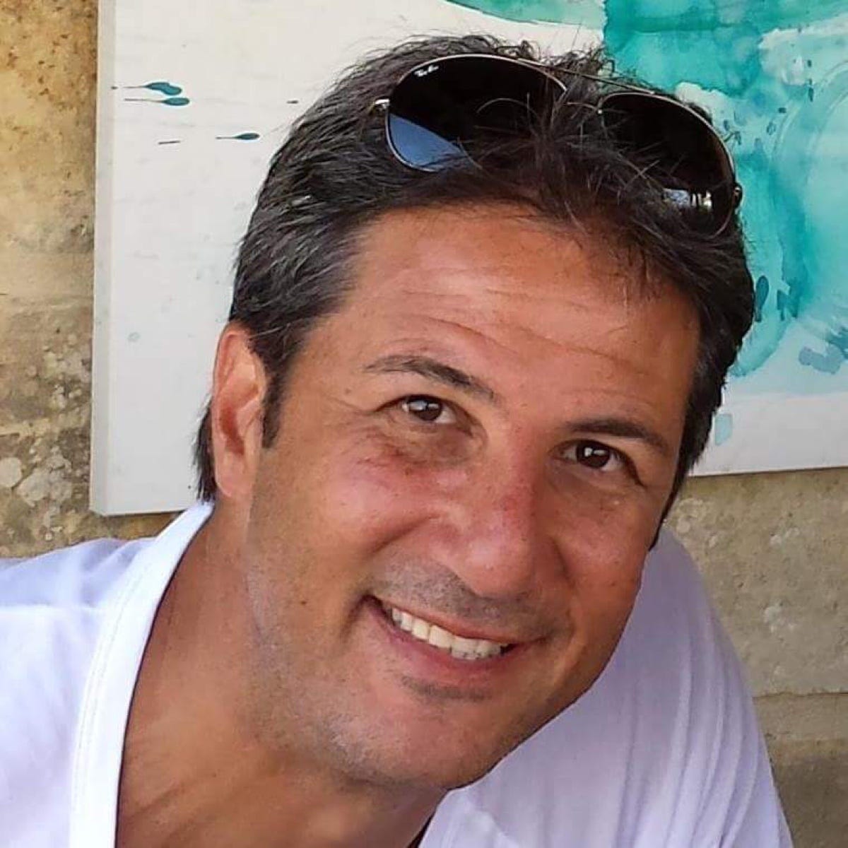 Steve Vella – Medium