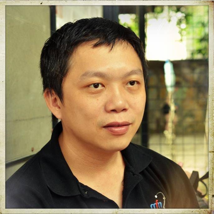 People following Snake Chia