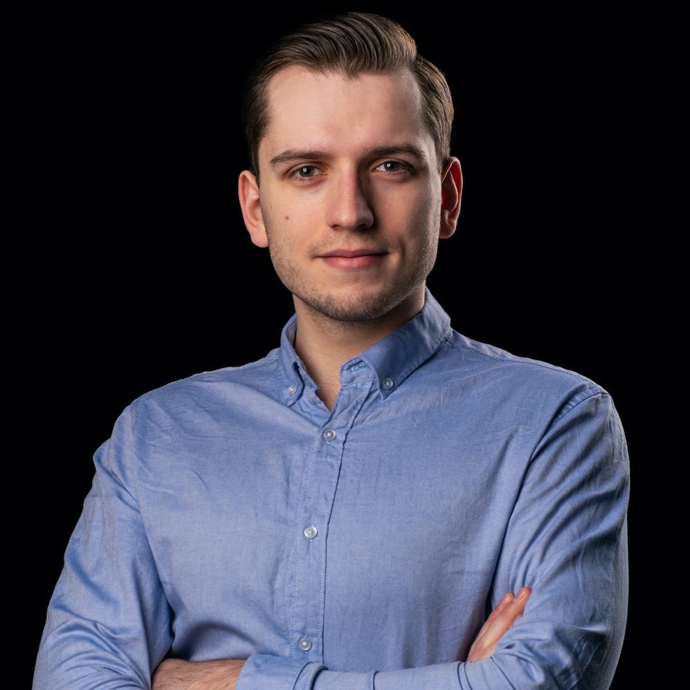 Jakub Adamczyk – Medium