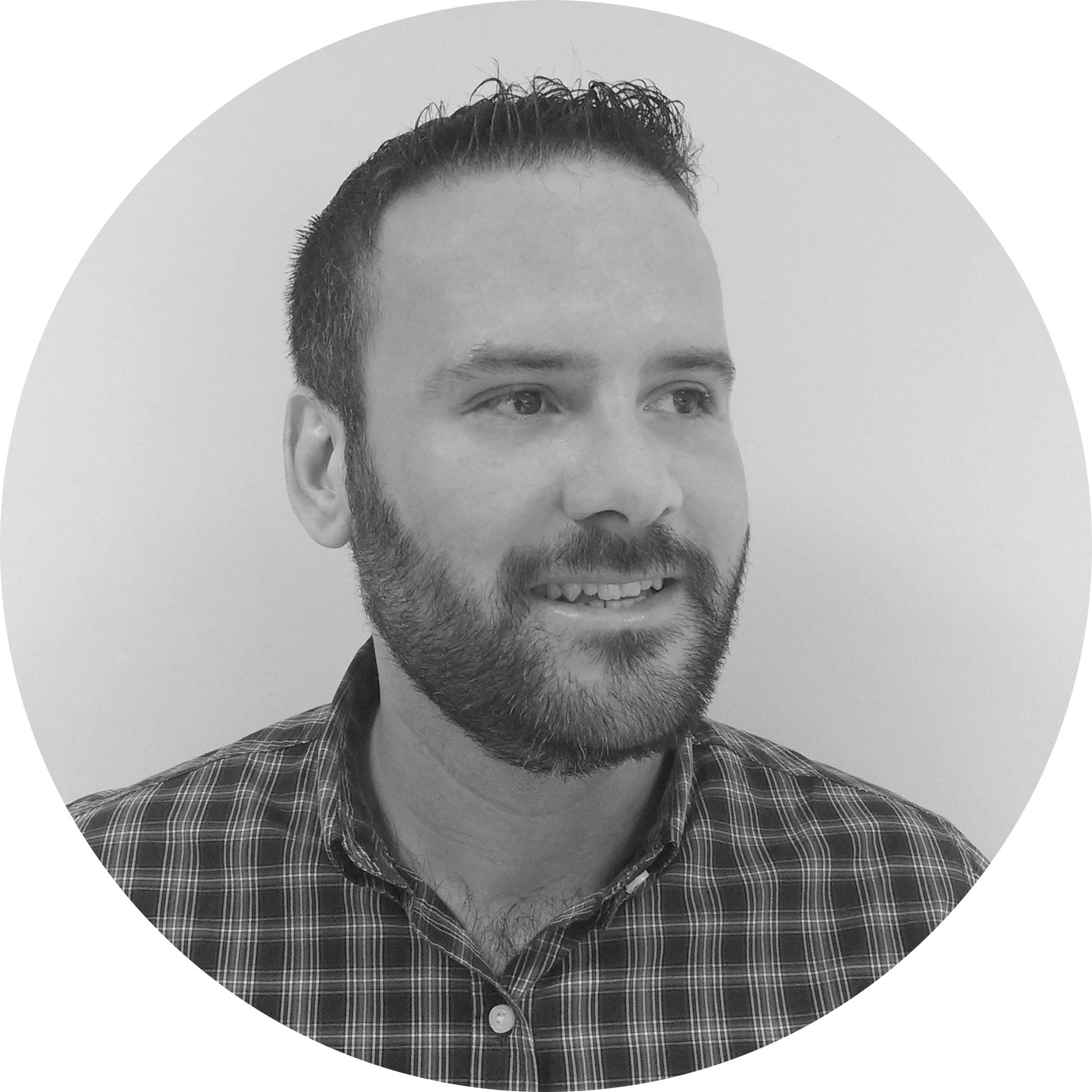 Adrián Santalla – Medium