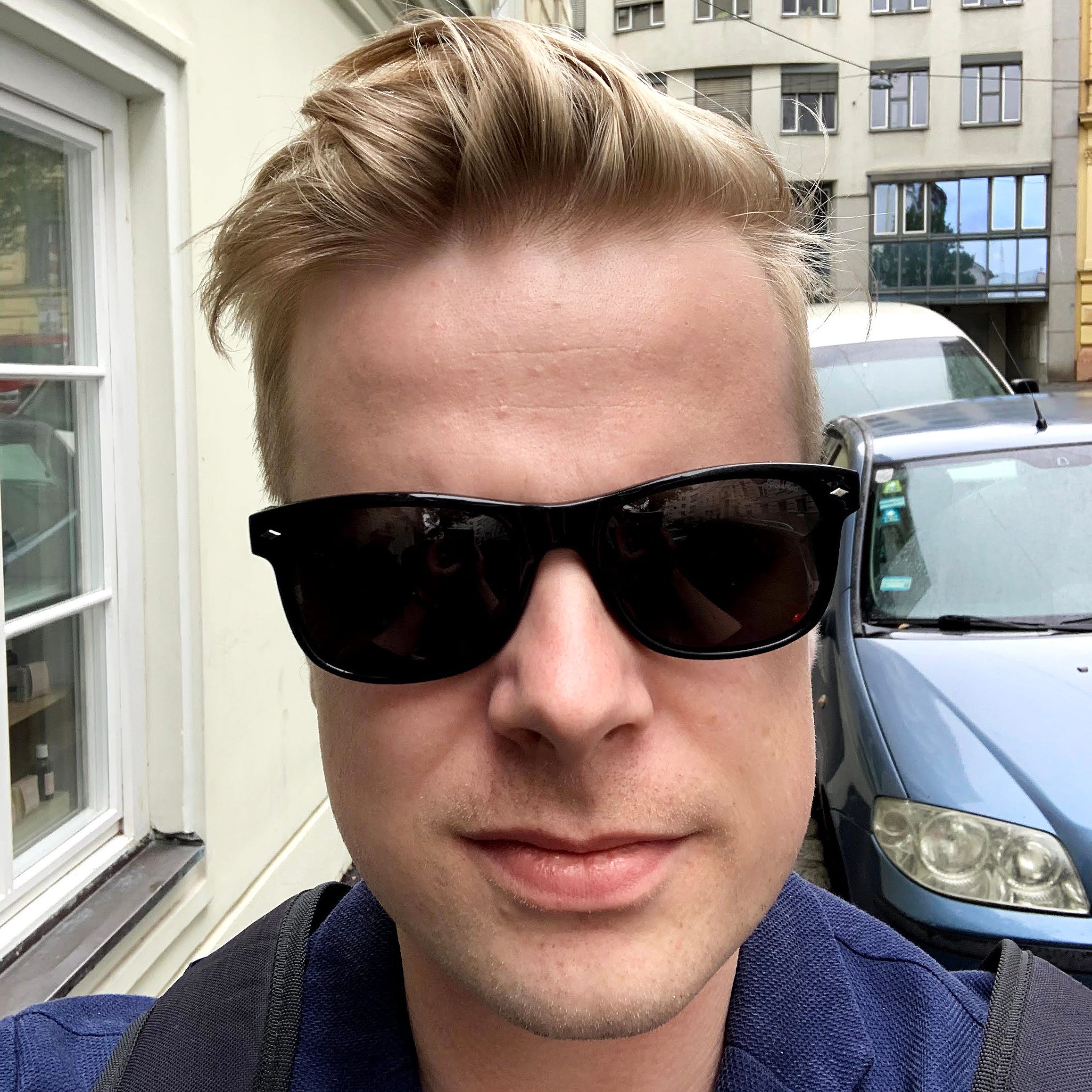 Alexander Mak – Medium