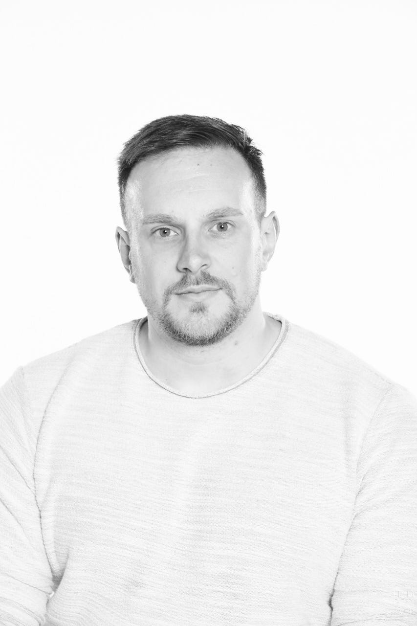 Lee Ward – Medium
