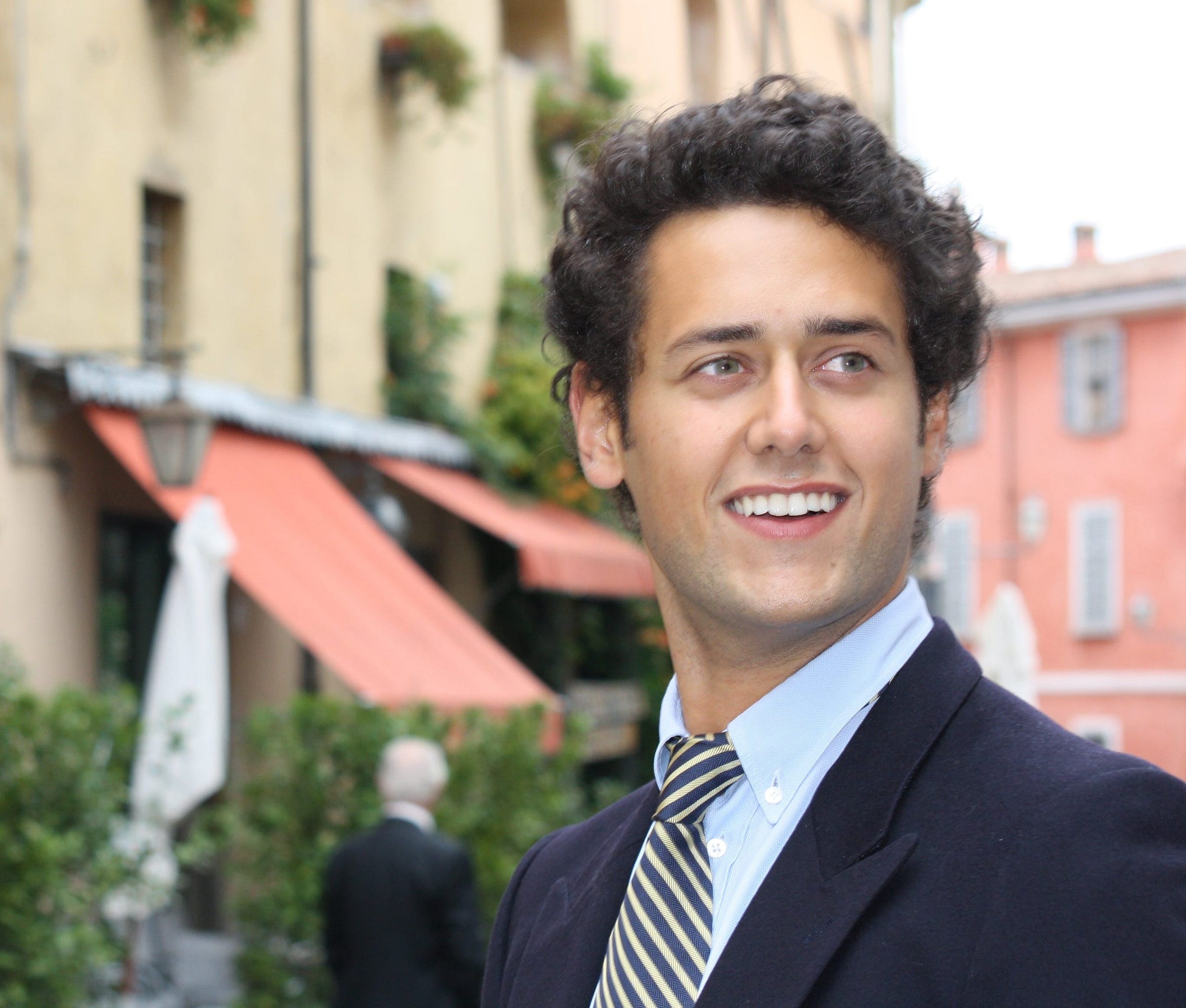 People following Alessandro Mordini