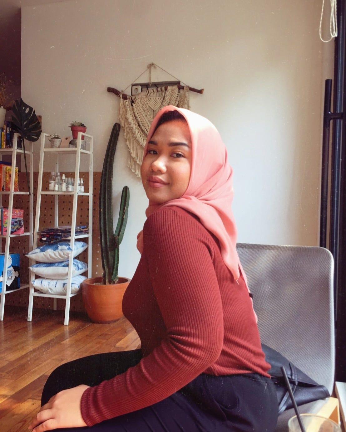 Safira Aden – Medium