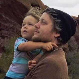 Steve Kinney – Medium