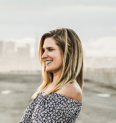 Laura Vrcek – Medium
