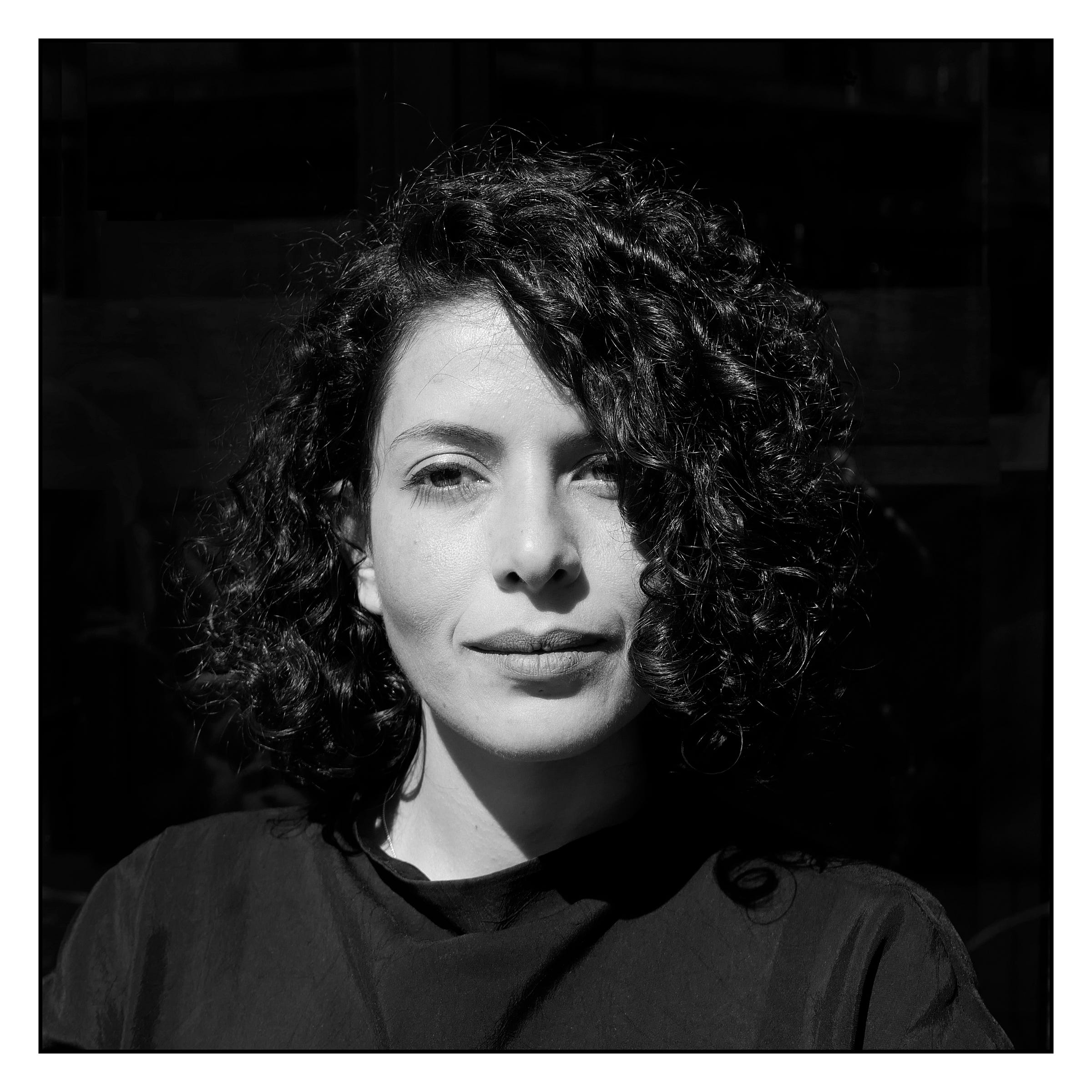 Maral Deghati – Medium