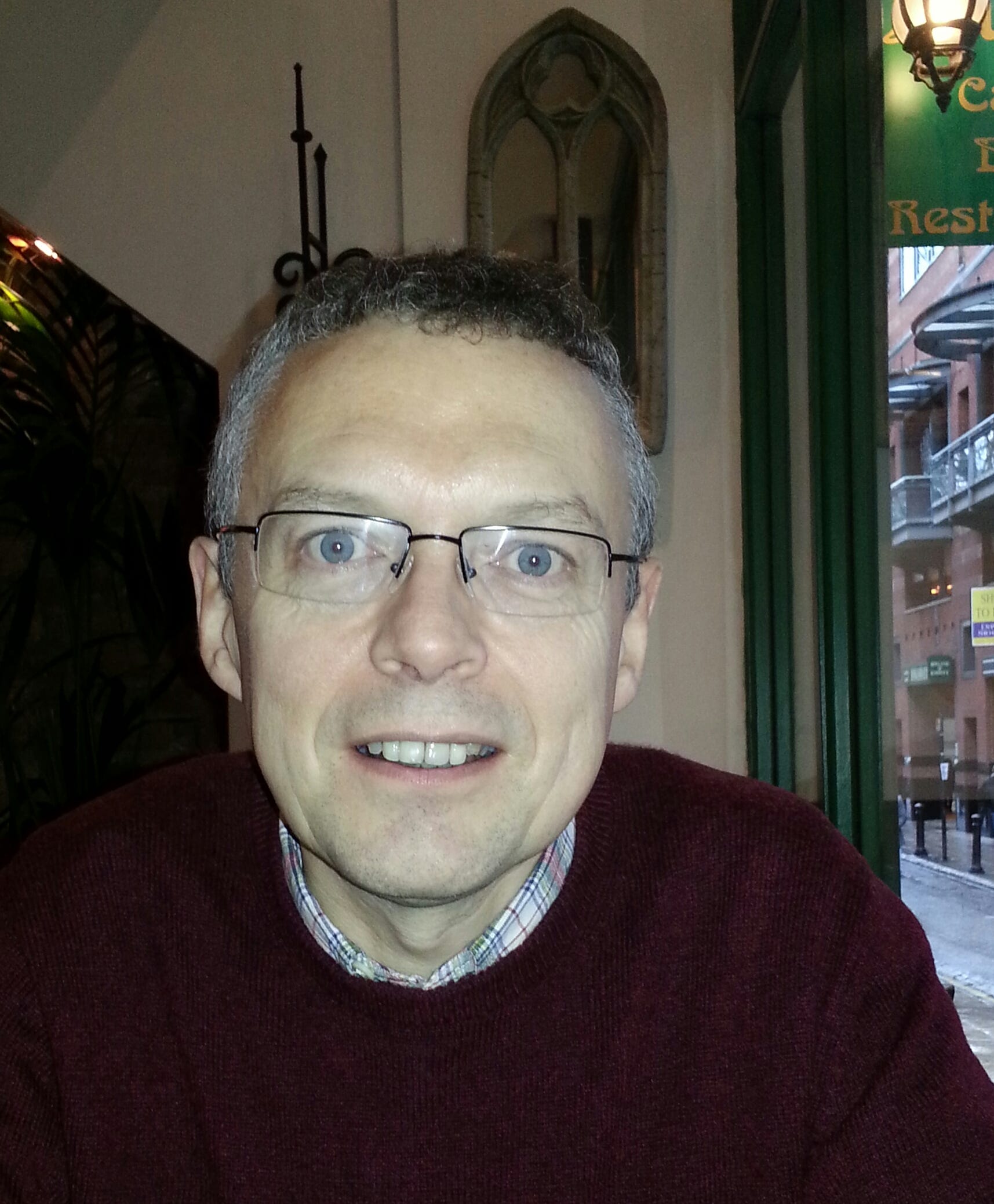 Stephen Hewitt – Medium
