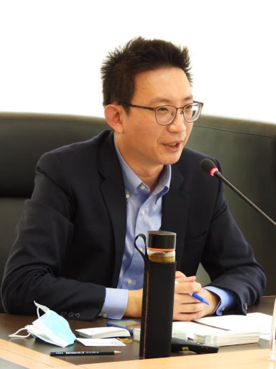 Ray Hung – Medium