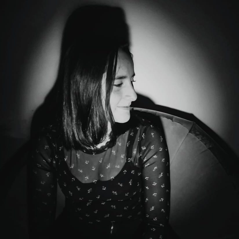 Dayana Flores – Medium