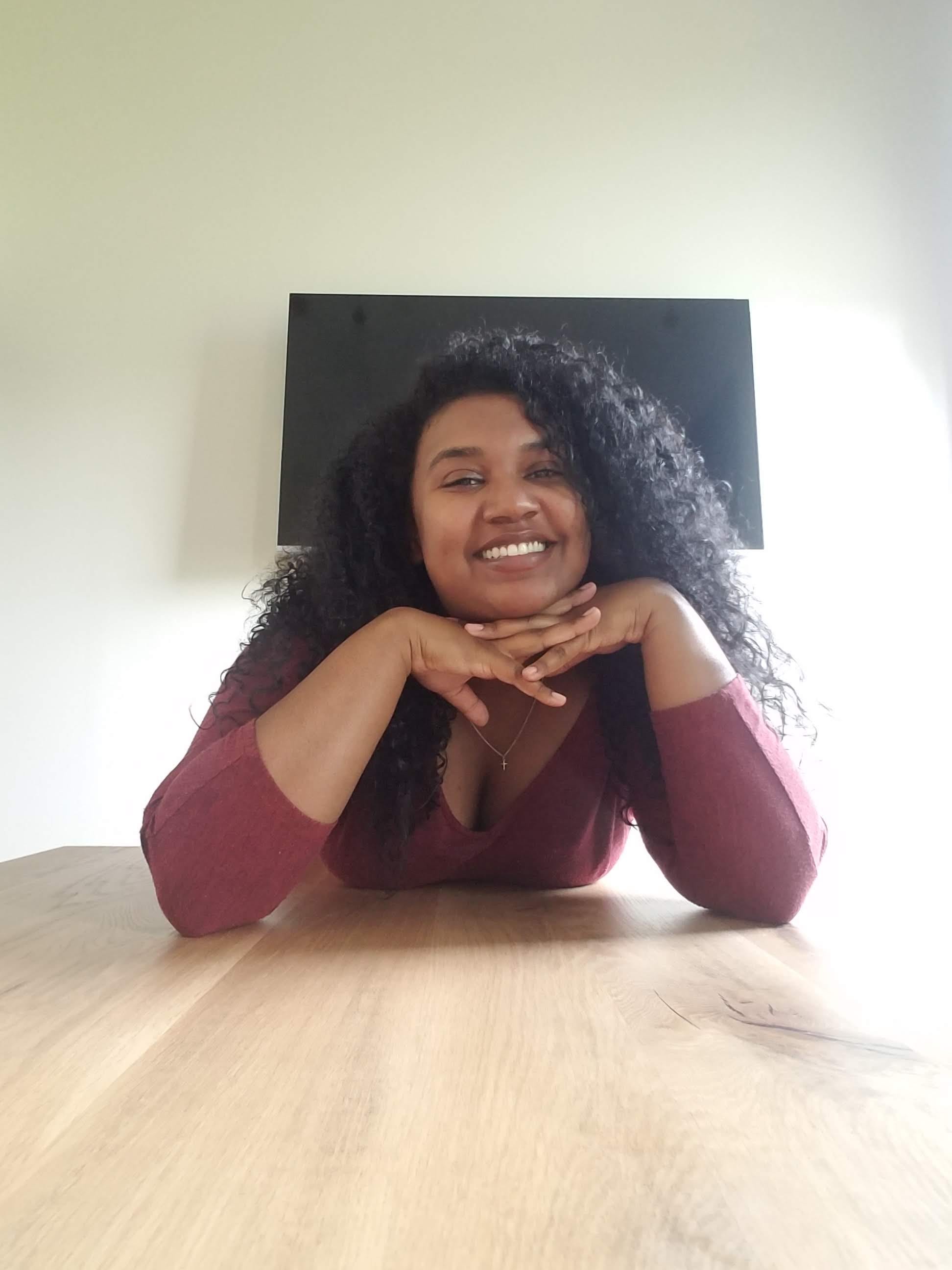 Liz Fe – Medium