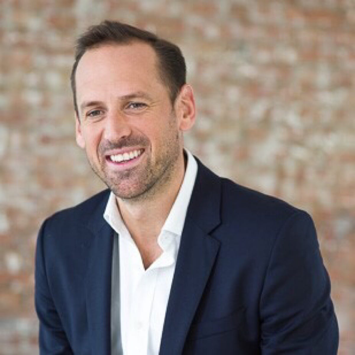 Dan Mikulskis – Medium