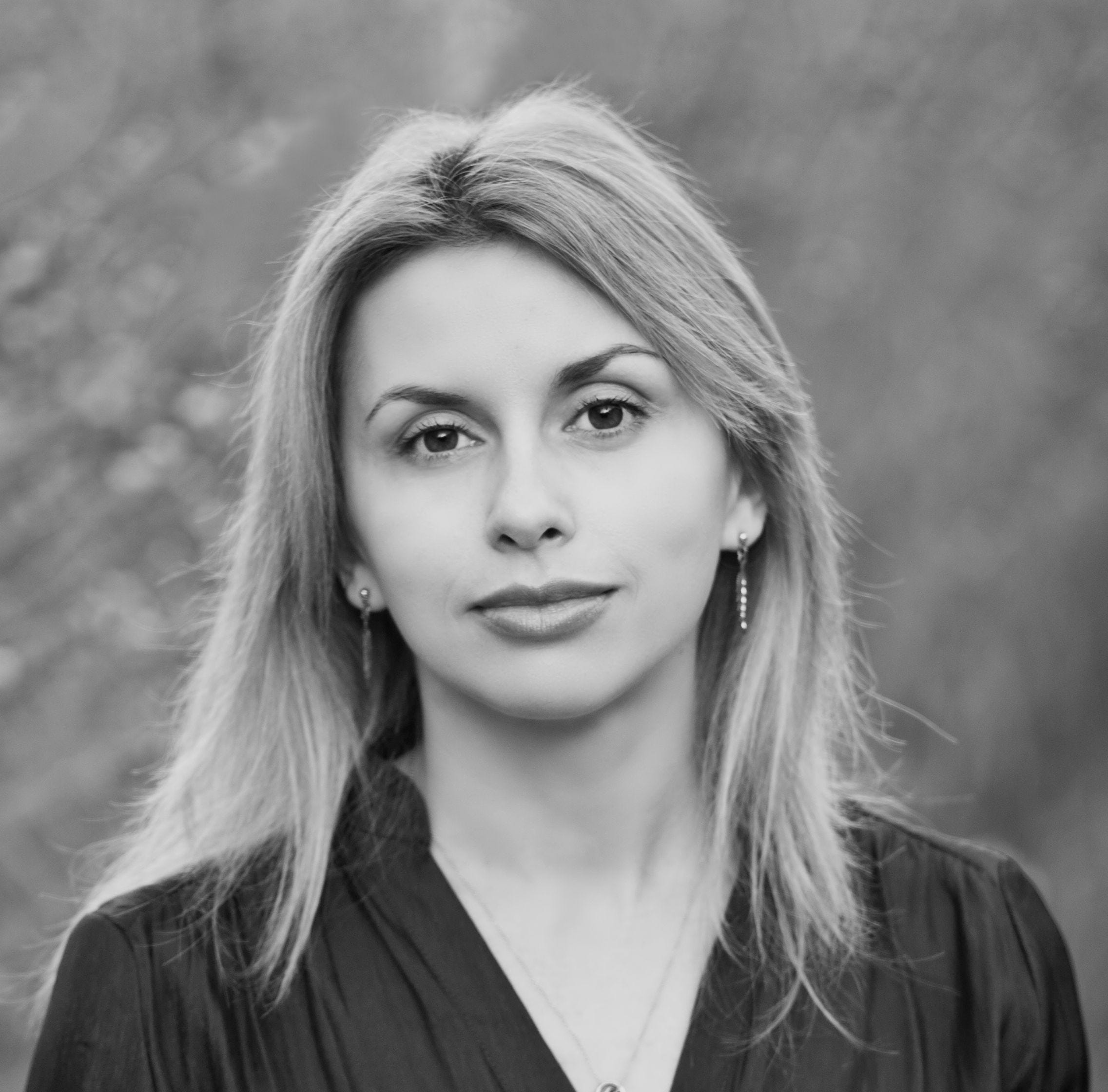 Alina Adams – Medium