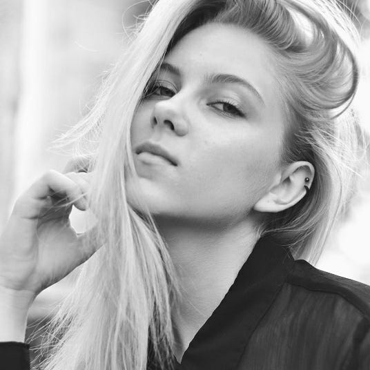 People following Anna Melnyk