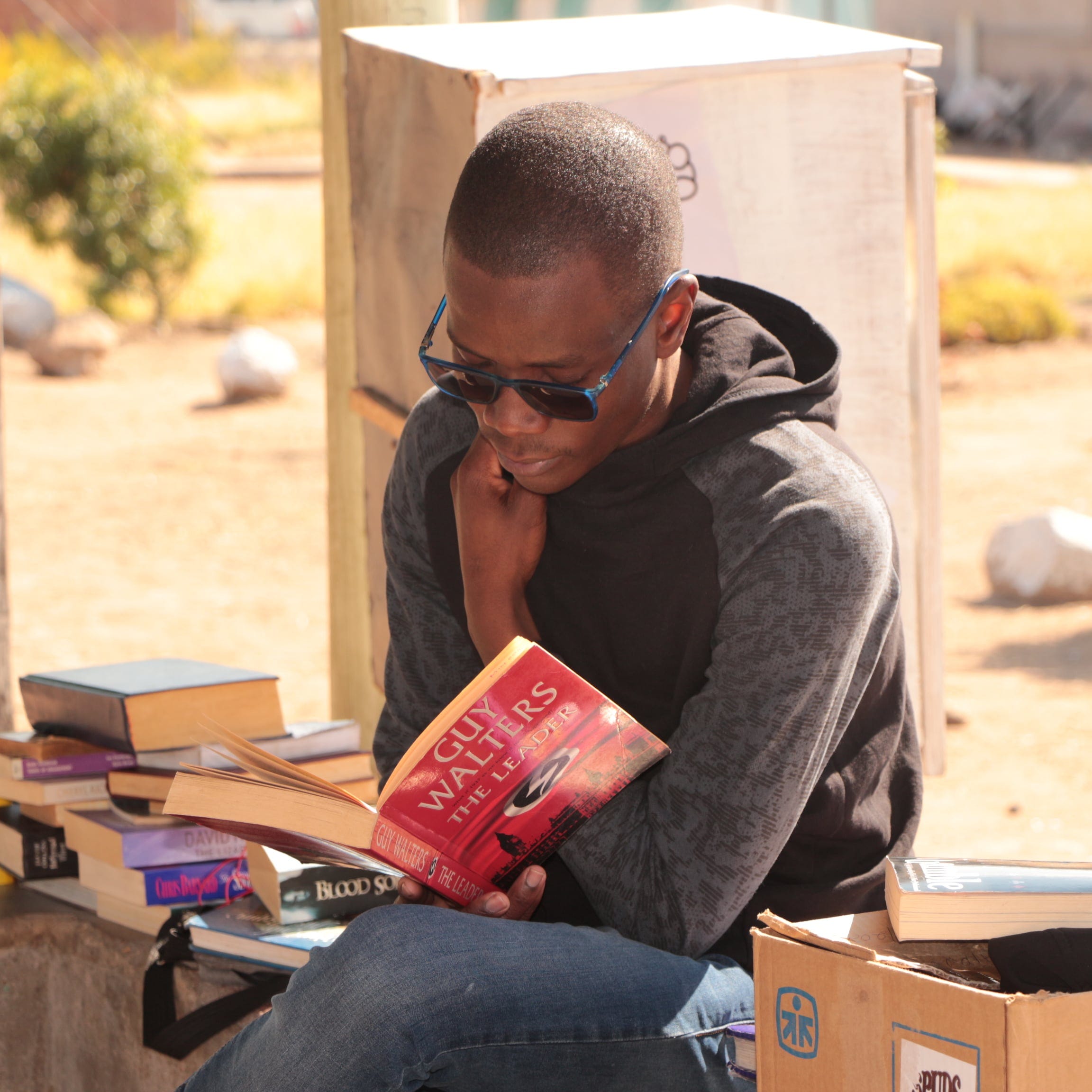 Andile Mbele – Medium