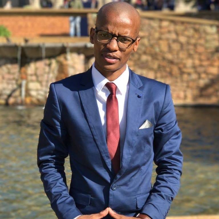 Ronnie Siphika – Medium