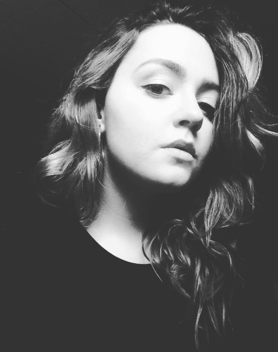 Emma Moore – Medium
